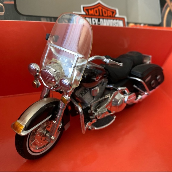 maisto | Toys | Maisto Motor Harleydavidson Cycles 18 Flhr Road King ...